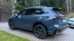 Pelēks Volkswagen Tiguan 2024 Rīga, ar dzinēja tilpumu 1.50 L un nobraukumu 33 tūkst. km par 34000 €, foto  vietnē AUTOMOTO.COM.LV