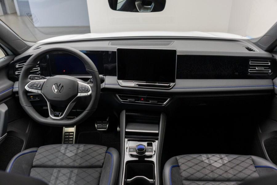 Grey Volkswagen Tiguan 2026 in Johvi, with an engine capacity of 1.50 L and mileage of 8 thousand km for 42250 €, photo 15 on AUTOMOTO.COM.LV