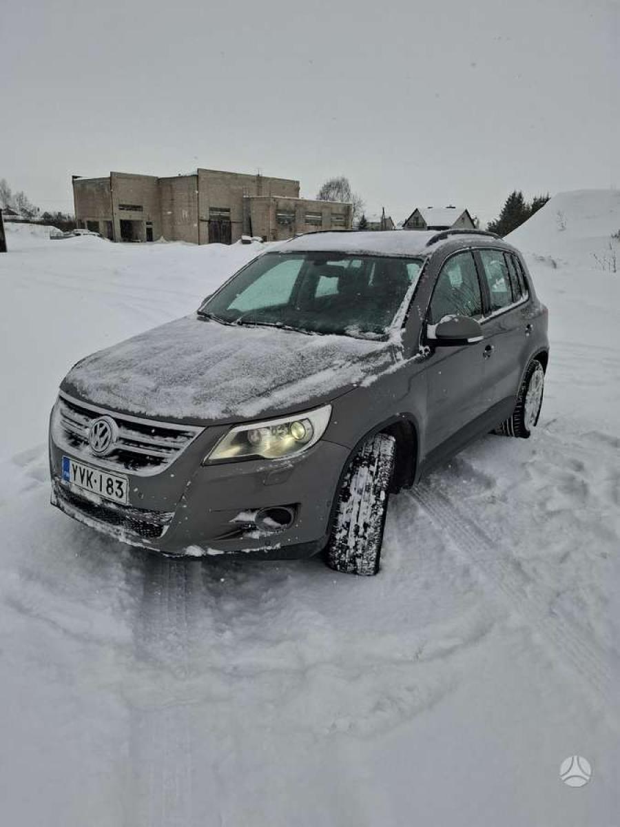 Grey Volkswagen Tiguan 2008 in Raseiniai, with an engine capacity of 2.00 L and mileage of 369 thousand km for 3600 €, photo 2 on AUTOMOTO.COM.LV