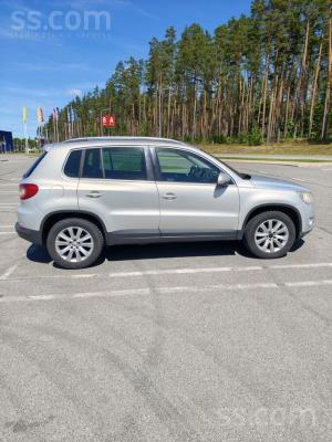 Pelēks Volkswagen Tiguan 2008 Rīga, ar dzinēja tilpumu 2.00 L un nobraukumu 309 tūkst. km par 5300 €, foto 6 vietnē AUTOMOTO.COM.LV