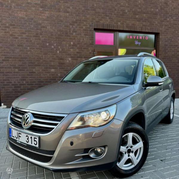 Grey Volkswagen Tiguan 2008 in Kaisiadorys, with an engine capacity of 1.97 L and mileage of 300 thousand km for 5650 €, photo 3 on AUTOMOTO.COM.LV