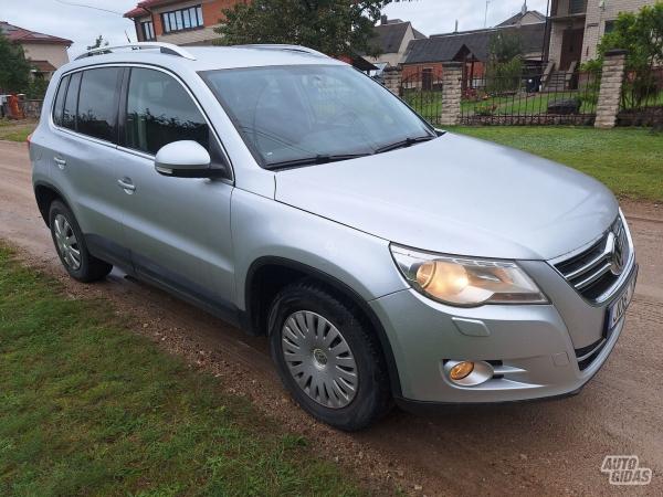 Grey Volkswagen Tiguan 2008 in Ukmerge, with an engine capacity of 2.00 L and mileage of 329 thousand km for 1800 €, photo 4 on AUTOMOTO.COM.LV