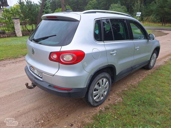 Grey Volkswagen Tiguan 2008 in Ukmerge, with an engine capacity of 2.00 L and mileage of 329 thousand km for 1800 €, photo 6 on AUTOMOTO.COM.LV