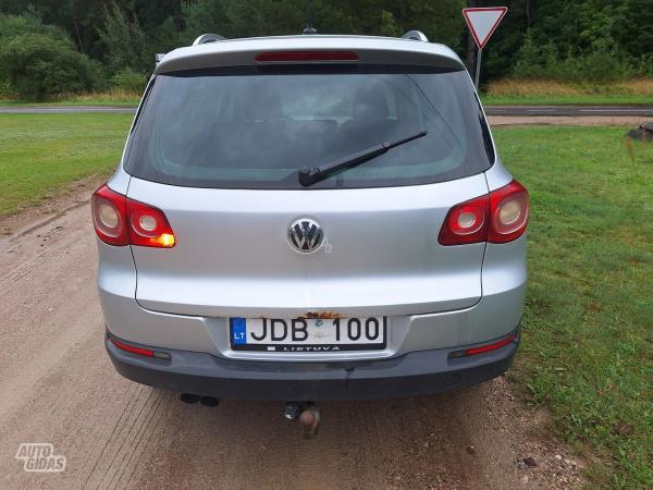 Grey Volkswagen Tiguan 2008 in Ukmerge, with an engine capacity of 2.00 L and mileage of 329 thousand km for 1800 €, photo 7 on AUTOMOTO.COM.LV