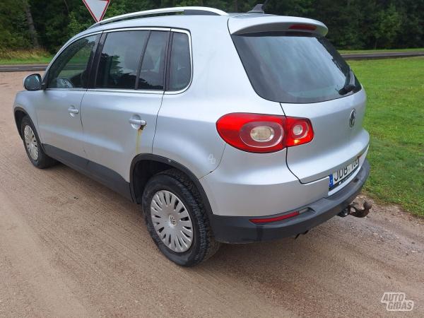 Grey Volkswagen Tiguan 2008 in Ukmerge, with an engine capacity of 2.00 L and mileage of 329 thousand km for 1800 €, photo 8 on AUTOMOTO.COM.LV