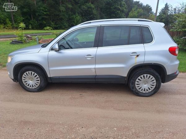 Grey Volkswagen Tiguan 2008 in Ukmerge, with an engine capacity of 2.00 L and mileage of 329 thousand km for 1800 €, photo 9 on AUTOMOTO.COM.LV
