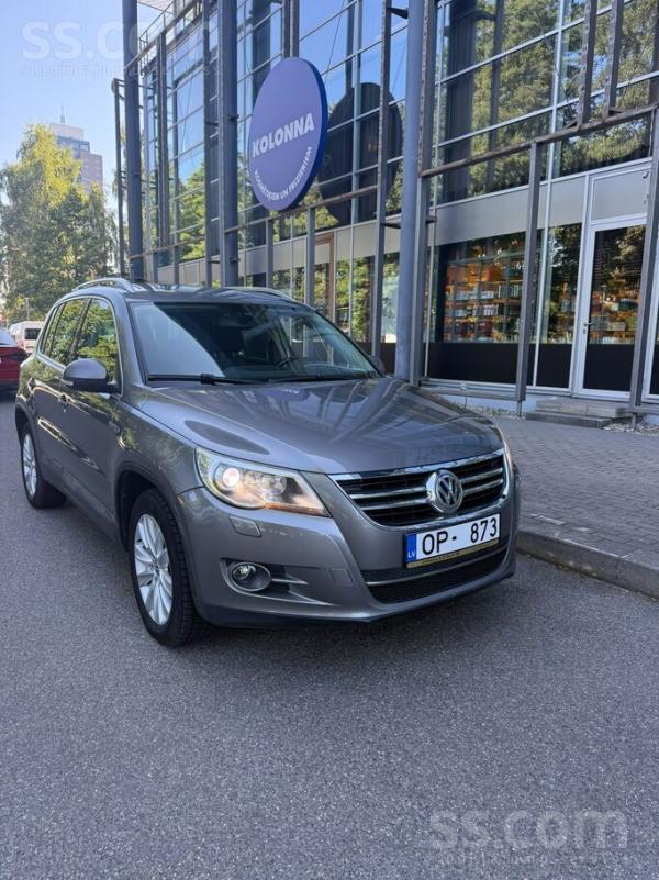 Grey Volkswagen Tiguan 2009 in Riga, with an engine capacity of 2.00 L and mileage of 0 thousand km for 4900 €, photo 1 on AUTOMOTO.COM.LV