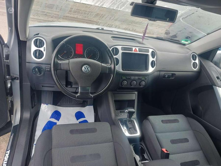 Pelēks Volkswagen Tiguan 2009 Kauņa, ar dzinēja tilpumu 1.98 L un nobraukumu 245 tūkst. km par 7999 €, foto 8 vietnē AUTOMOTO.COM.LV