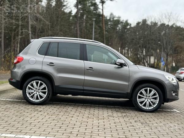 Grey Volkswagen Tiguan 2010 in Jurmala, with an engine capacity of 1.40 L and mileage of 0 thousand km for 7950 €, photo 5 on AUTOMOTO.COM.LV