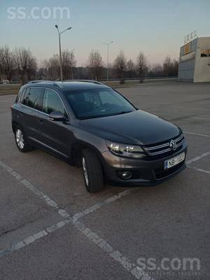 Pelēks Volkswagen Tiguan 2012 Ogre, ar dzinēja tilpumu 2.00 L un nobraukumu 220 tūkst. km par 8950 €, foto  vietnē AUTOMOTO.COM.LV