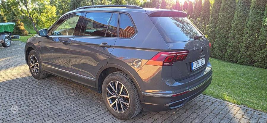 Grey Volkswagen Tiguan 2021 in Taurage, with an engine capacity of 1.50 L and mileage of 76 thousand km for 22000 €, photo 4 on AUTOMOTO.COM.LV