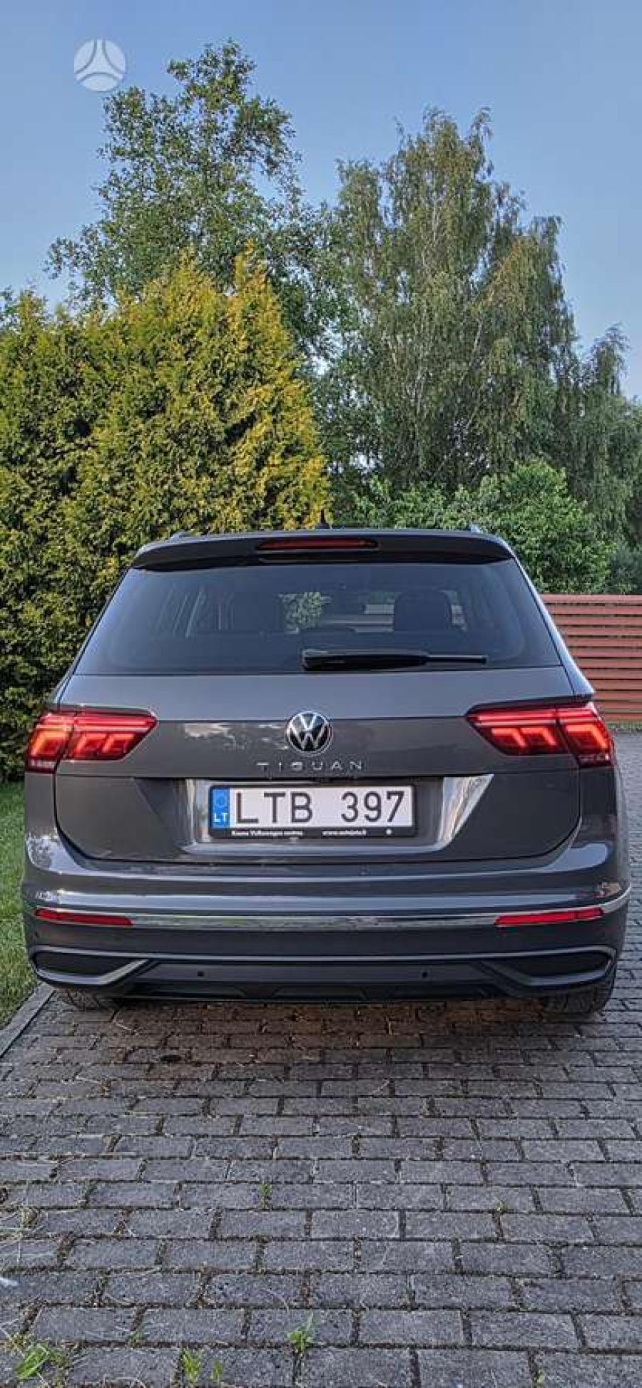 Grey Volkswagen Tiguan 2021 in Taurage, with an engine capacity of 1.50 L and mileage of 76 thousand km for 22000 €, photo 5 on AUTOMOTO.COM.LV