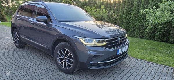 Grey Volkswagen Tiguan 2021 in Taurage, with an engine capacity of 1.50 L and mileage of 76 thousand km for 22000 €, photo 6 on AUTOMOTO.COM.LV