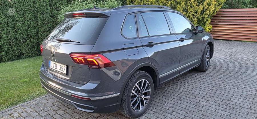 Grey Volkswagen Tiguan 2021 in Taurage, with an engine capacity of 1.50 L and mileage of 76 thousand km for 22000 €, photo 8 on AUTOMOTO.COM.LV