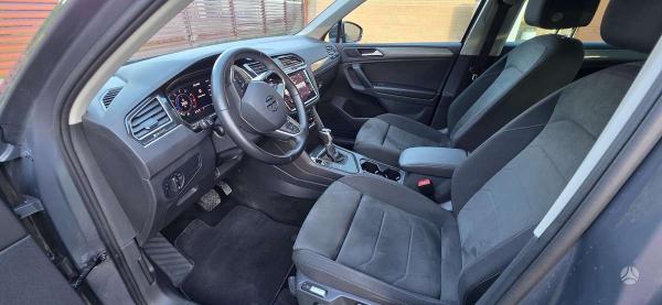 Grey Volkswagen Tiguan 2021 in Taurage, with an engine capacity of 1.50 L and mileage of 76 thousand km for 22000 €, photo 10 on AUTOMOTO.COM.LV