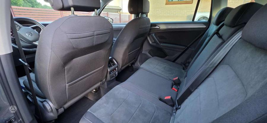 Grey Volkswagen Tiguan 2021 in Taurage, with an engine capacity of 1.50 L and mileage of 76 thousand km for 22000 €, photo 12 on AUTOMOTO.COM.LV
