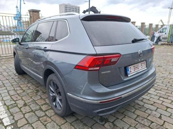 Grey Volkswagen Tiguan 2022 in Kaunas, with an engine capacity of 1.50 L and mileage of 89 thousand km for 25489 €, photo 3 on AUTOMOTO.COM.LV
