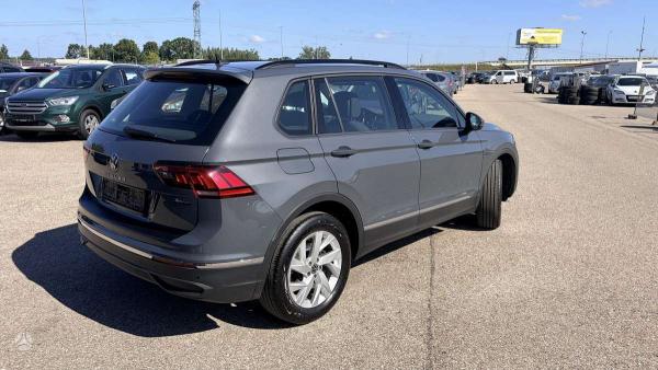 Grey Volkswagen Tiguan 2022 in Marijampole, with an engine capacity of 2.00 L and mileage of 240 thousand km for 17999 €, photo 4 on AUTOMOTO.COM.LV