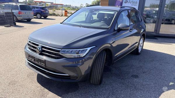 Grey Volkswagen Tiguan 2022 in Marijampole, with an engine capacity of 2.00 L and mileage of 240 thousand km for 17999 €, photo 7 on AUTOMOTO.COM.LV