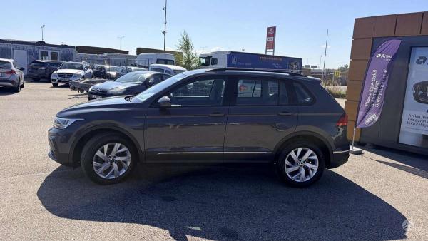 Grey Volkswagen Tiguan 2022 in Marijampole, with an engine capacity of 2.00 L and mileage of 240 thousand km for 17999 €, photo 10 on AUTOMOTO.COM.LV