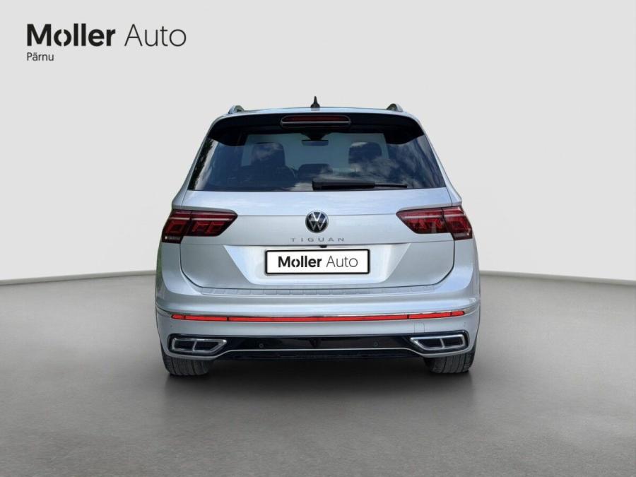 Grey Volkswagen Tiguan 2023 in Parnu, with an engine capacity of 1.50 L and mileage of 54 thousand km for 30900 €, photo 5 on AUTOMOTO.COM.LV