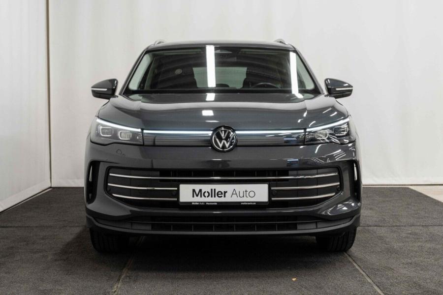 Grey Volkswagen Tiguan 2024 in Tallinn, with an engine capacity of 1.50 L and mileage of 33 thousand km for 29500 €, photo 3 on AUTOMOTO.COM.LV