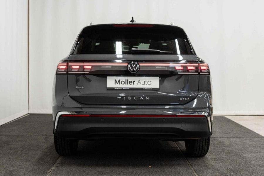 Grey Volkswagen Tiguan 2024 in Tallinn, with an engine capacity of 1.50 L and mileage of 33 thousand km for 29500 €, photo 6 on AUTOMOTO.COM.LV