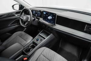 Grey Volkswagen Tiguan 2024 in Tallinn, with an engine capacity of 1.50 L and mileage of 33 thousand km for 29500 €, photo 8 on AUTOMOTO.COM.LV