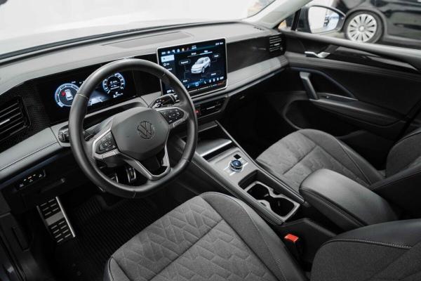 Grey Volkswagen Tiguan 2024 in Tallinn, with an engine capacity of 1.50 L and mileage of 33 thousand km for 29500 €, photo 9 on AUTOMOTO.COM.LV