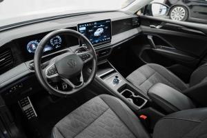 Grey Volkswagen Tiguan 2024 in Tallinn, with an engine capacity of 1.50 L and mileage of 33 thousand km for 29500 €, photo 9 on AUTOMOTO.COM.LV