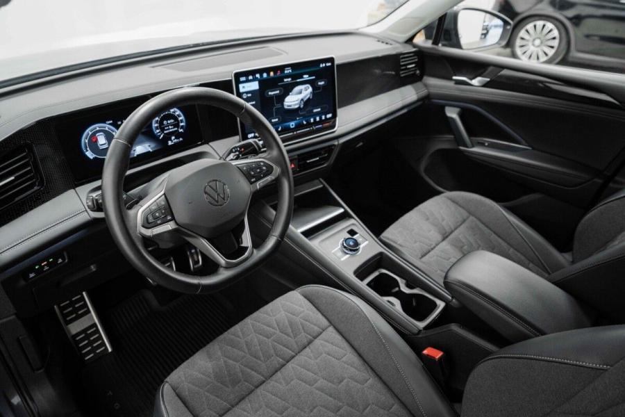 Grey Volkswagen Tiguan 2024 in Tallinn, with an engine capacity of 1.50 L and mileage of 33 thousand km for 29500 €, photo 9 on AUTOMOTO.COM.LV