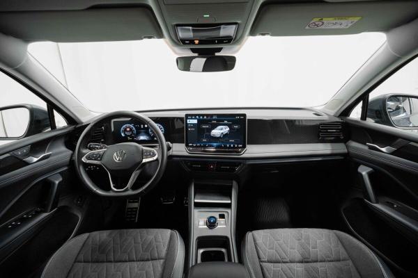 Grey Volkswagen Tiguan 2024 in Tallinn, with an engine capacity of 1.50 L and mileage of 33 thousand km for 29500 €, photo 10 on AUTOMOTO.COM.LV
