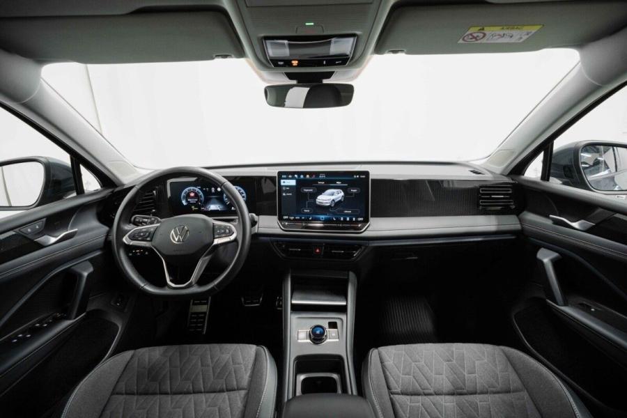 Grey Volkswagen Tiguan 2024 in Tallinn, with an engine capacity of 1.50 L and mileage of 33 thousand km for 29500 €, photo 10 on AUTOMOTO.COM.LV