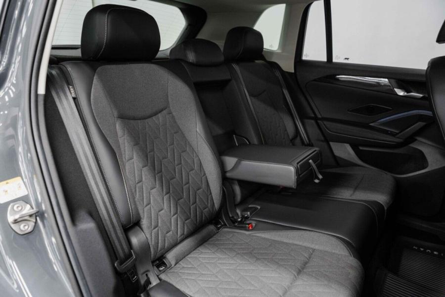 Grey Volkswagen Tiguan 2024 in Tallinn, with an engine capacity of 1.50 L and mileage of 33 thousand km for 29500 €, photo 14 on AUTOMOTO.COM.LV
