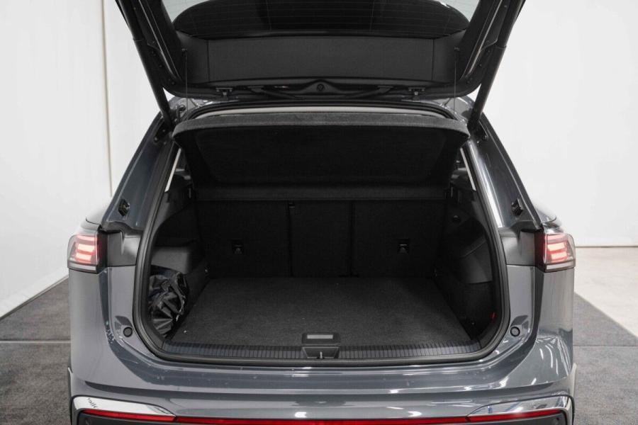 Grey Volkswagen Tiguan 2024 in Tallinn, with an engine capacity of 1.50 L and mileage of 33 thousand km for 29500 €, photo 16 on AUTOMOTO.COM.LV