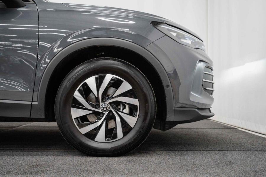 Grey Volkswagen Tiguan 2024 in Tallinn, with an engine capacity of 1.50 L and mileage of 33 thousand km for 29500 €, photo 17 on AUTOMOTO.COM.LV
