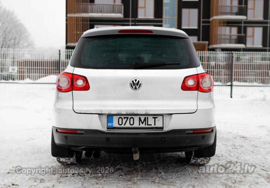 Pelēks Volkswagen Tiguan 2008 Tallina, ar dzinēja tilpumu 2.00 L un nobraukumu 368 tūkst. km par 4490 €, foto 5 vietnē AUTOMOTO.COM.LV