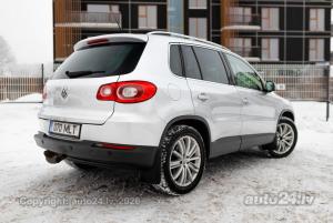 Pelēks Volkswagen Tiguan 2008 Tallina, ar dzinēja tilpumu 2.00 L un nobraukumu 368 tūkst. km par 4490 €, foto 6 vietnē AUTOMOTO.COM.LV