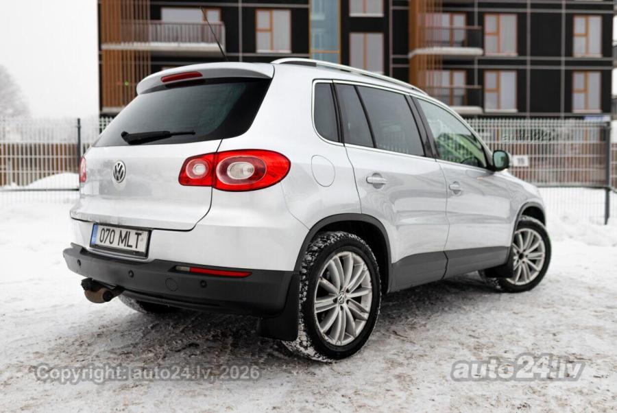 Pelēks Volkswagen Tiguan 2008 Tallina, ar dzinēja tilpumu 2.00 L un nobraukumu 368 tūkst. km par 4490 €, foto 6 vietnē AUTOMOTO.COM.LV