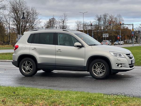 Grey Volkswagen Tiguan 2010 in Narva, with an engine capacity of 2.00 L and mileage of 325 thousand km for 4999 €, photo 11 on AUTOMOTO.COM.LV