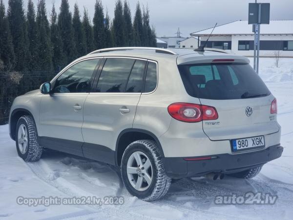 Grey Volkswagen Tiguan 2010 in Tallinn, with an engine capacity of 2.00 L and mileage of 433 thousand km for 6499 €, photo 6 on AUTOMOTO.COM.LV