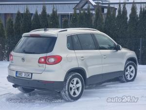 Pelēks Volkswagen Tiguan 2010 Tallina, ar dzinēja tilpumu 2.00 L un nobraukumu 433 tūkst. km par 6499 €, foto 4 vietnē AUTOMOTO.COM.LV