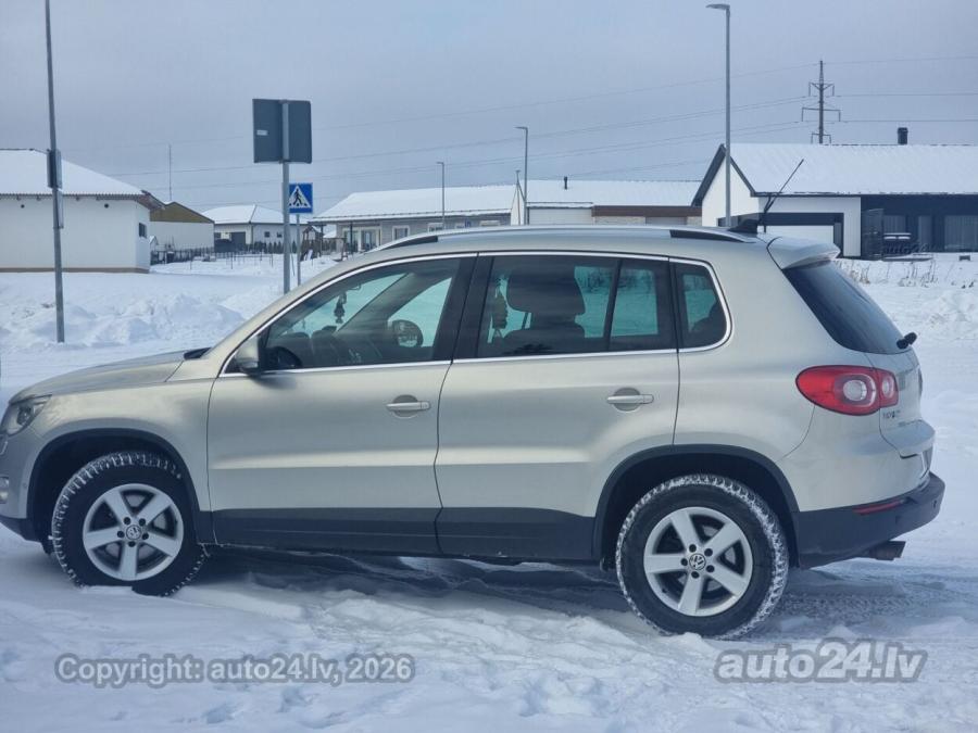 Pelēks Volkswagen Tiguan 2010 Tallina, ar dzinēja tilpumu 2.00 L un nobraukumu 433 tūkst. km par 6499 €, foto 18 vietnē AUTOMOTO.COM.LV