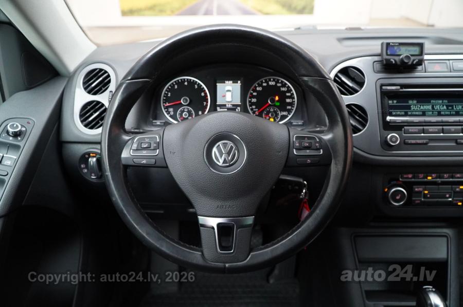 Pelēks Volkswagen Tiguan 2012 Tallina, ar dzinēja tilpumu 2.00 L un nobraukumu 0 tūkst. km par 14900 €, foto 14 vietnē AUTOMOTO.COM.LV