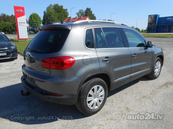 Grey Volkswagen Tiguan 2014 in Viljandi, with an engine capacity of 2.00 L and mileage of 182 thousand km for 10480 €, photo 2 on AUTOMOTO.COM.LV