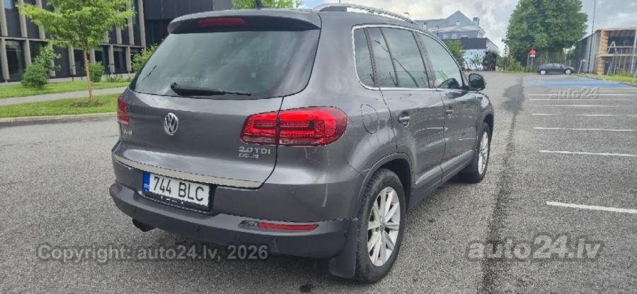 Pelēks Volkswagen Tiguan 2014 Tallina, ar dzinēja tilpumu 2.00 L un nobraukumu 156 tūkst. km par 11000 €, foto 6 vietnē AUTOMOTO.COM.LV