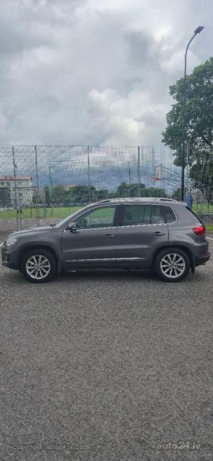 Pelēks Volkswagen Tiguan 2014 Tallina, ar dzinēja tilpumu 2.00 L un nobraukumu 156 tūkst. km par 11000 €, foto 9 vietnē AUTOMOTO.COM.LV