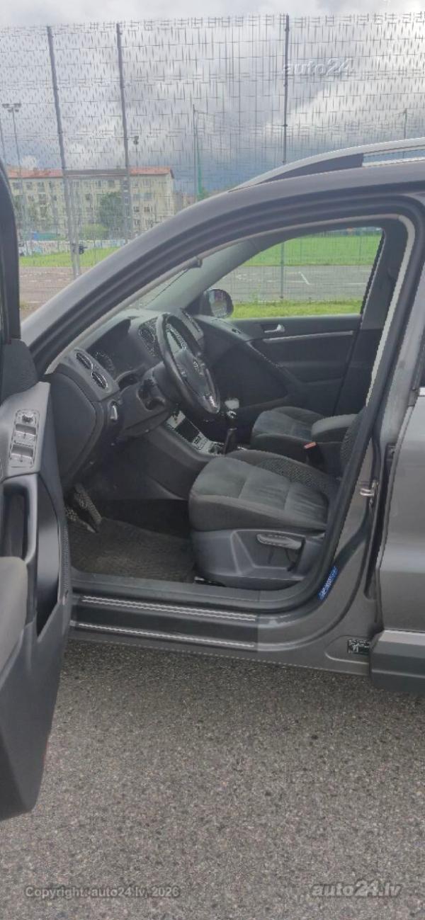 Grey Volkswagen Tiguan 2014 in Tallinn, with an engine capacity of 2.00 L and mileage of 156 thousand km for 11000 €, photo 9 on AUTOMOTO.COM.LV