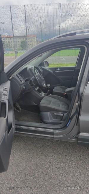 Pelēks Volkswagen Tiguan 2014 Tallina, ar dzinēja tilpumu 2.00 L un nobraukumu 156 tūkst. km par 11000 €, foto 10 vietnē AUTOMOTO.COM.LV