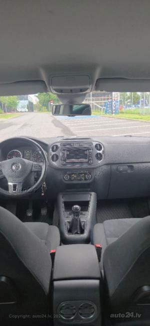 Pelēks Volkswagen Tiguan 2014 Tallina, ar dzinēja tilpumu 2.00 L un nobraukumu 156 tūkst. km par 11000 €, foto 12 vietnē AUTOMOTO.COM.LV